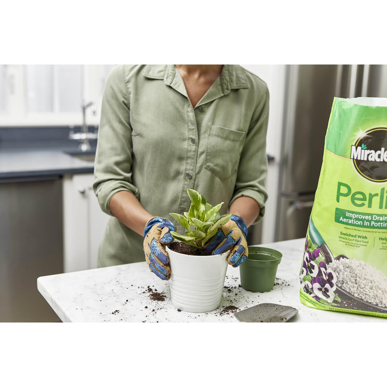 Miracle-Gro Perlite 8 qt | Stine Home + Yard : The Family You Can Build ...
